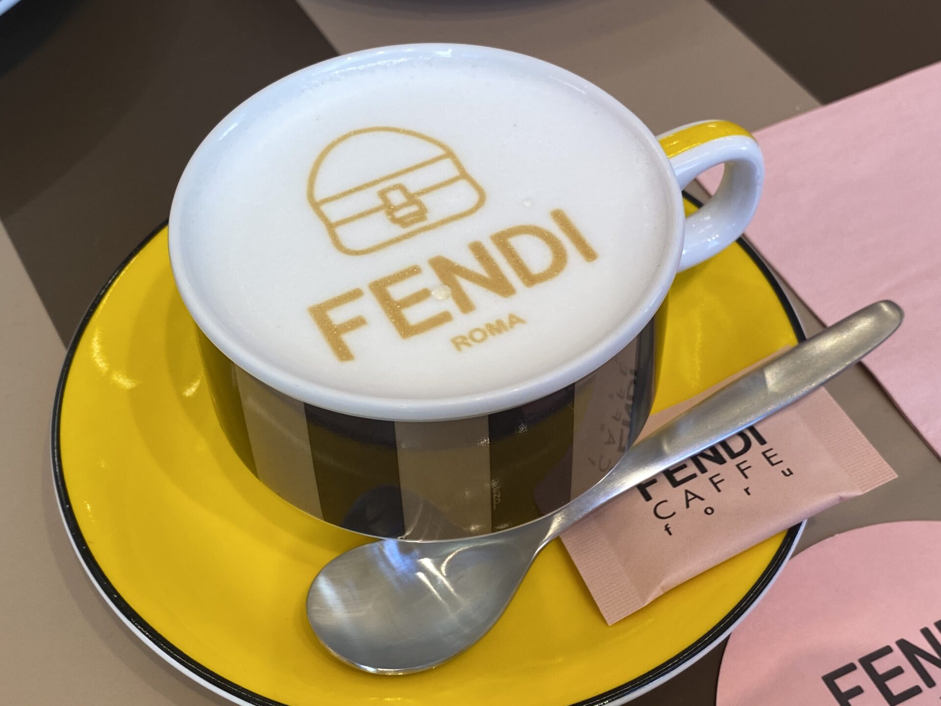 【2022年11月4日から】今年もやってきた、＃FENDI CAFE。くすみピンクの店内＆メニューが可愛すぎる…。 - トレンドお届けメディア ...