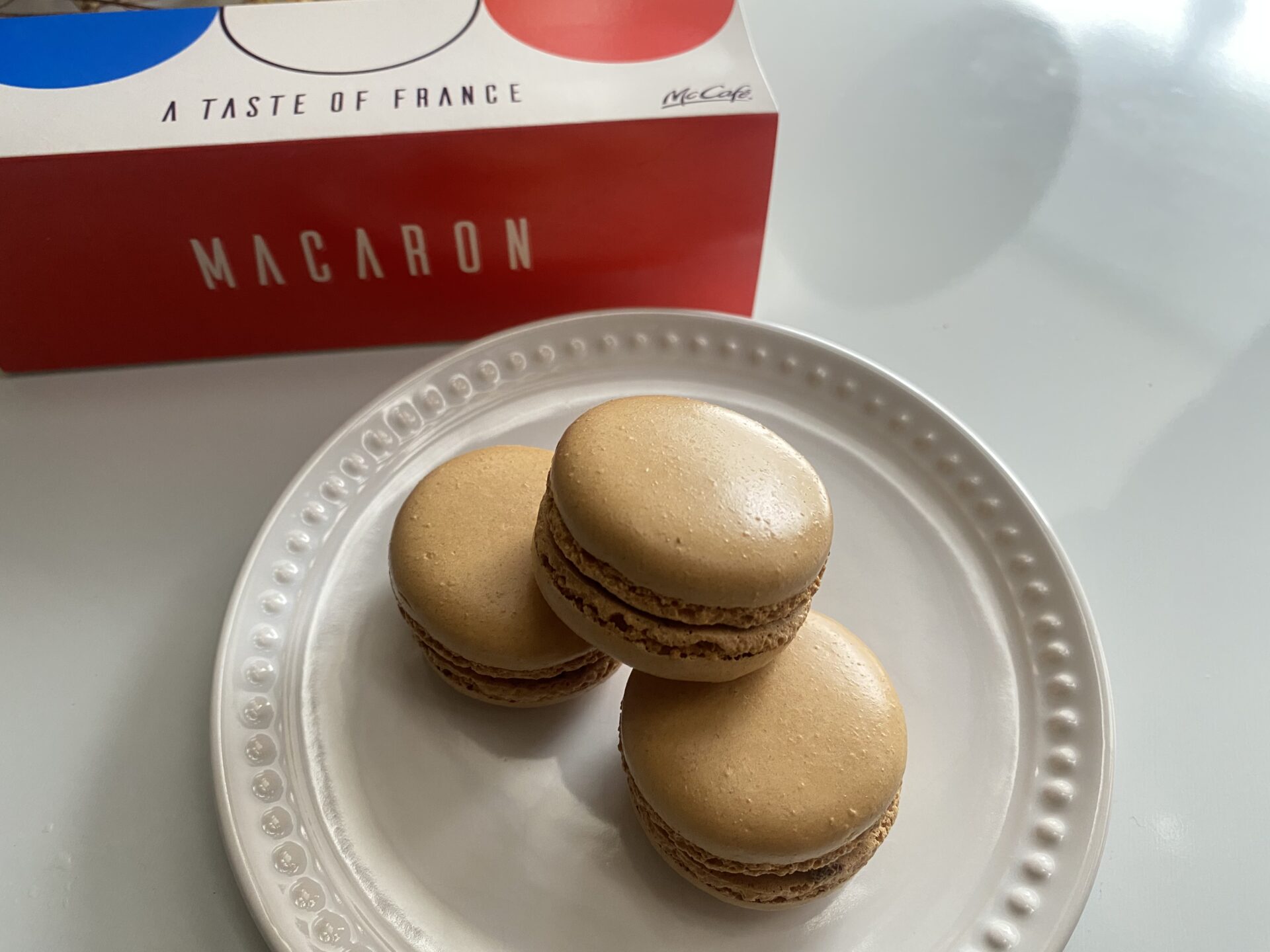 【McCafé by Barista®】大人気マカロンシリーズから「マカロン 塩キャラメル」が今年も登場！ | トレンドお届けメディア Trepo（トレポ