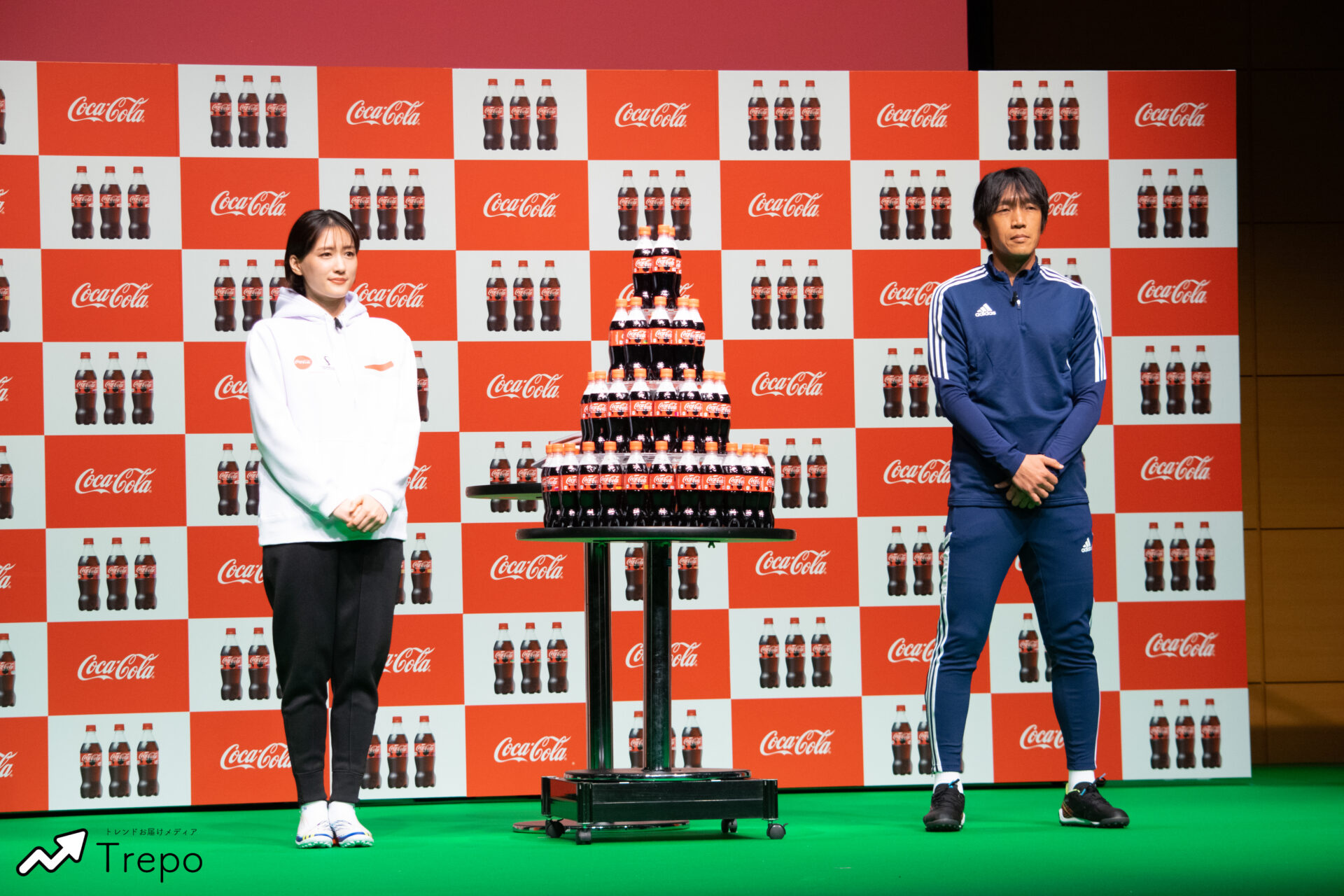 【綾瀬はるか・中村俊輔登壇】「コカ・コーラ」 FIFA ワールドカップ 開催国ボトル発売記念イベントをレポート。 - トレンドお届けメディア Trepo（トレポ