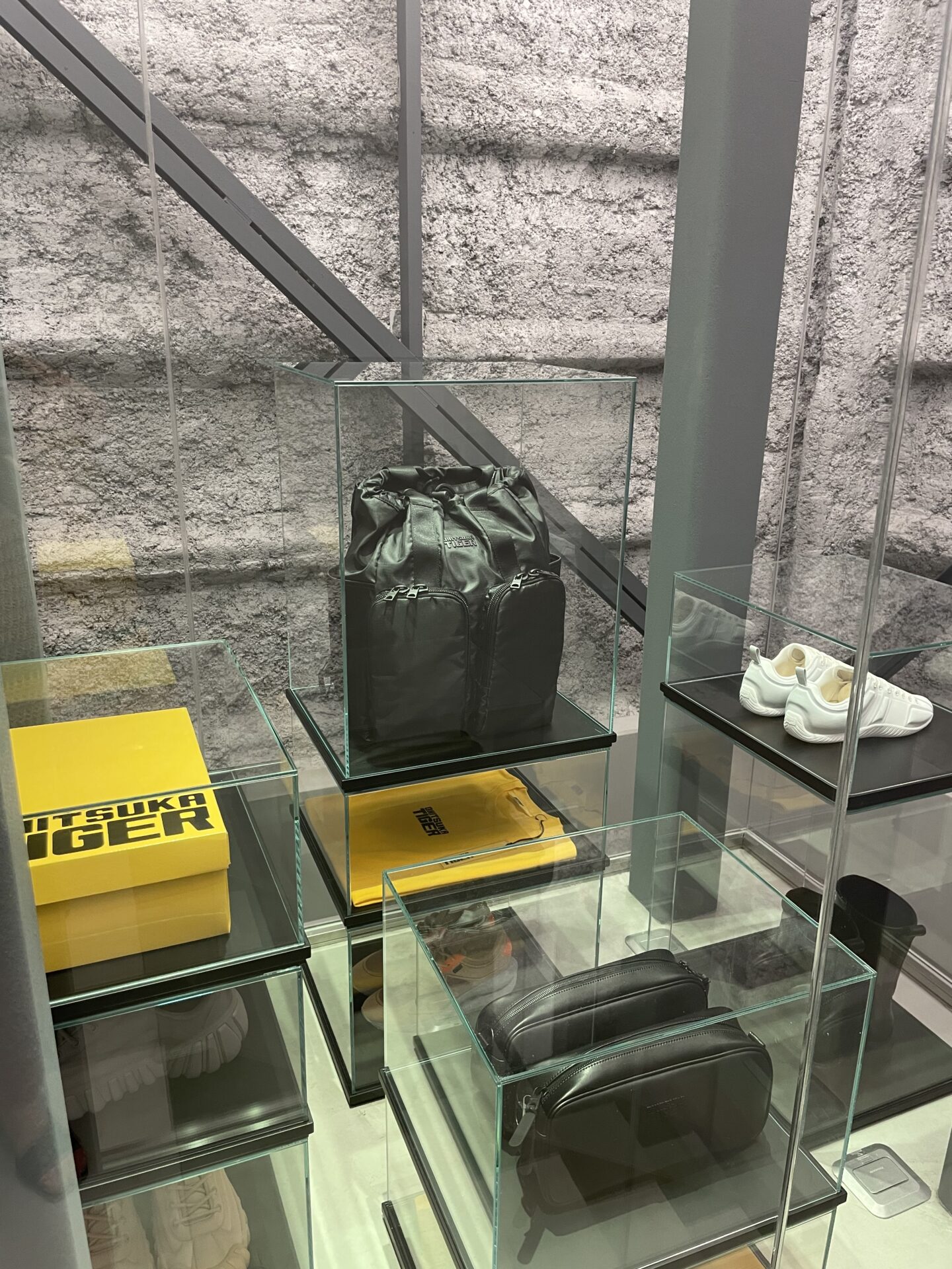 【2023/8/4～】Onitsuka Tigerが新店舗!世界初のイエローコンセプトストアが銀座に登場♡ | トレンドお届けメディア Trepo（トレポ