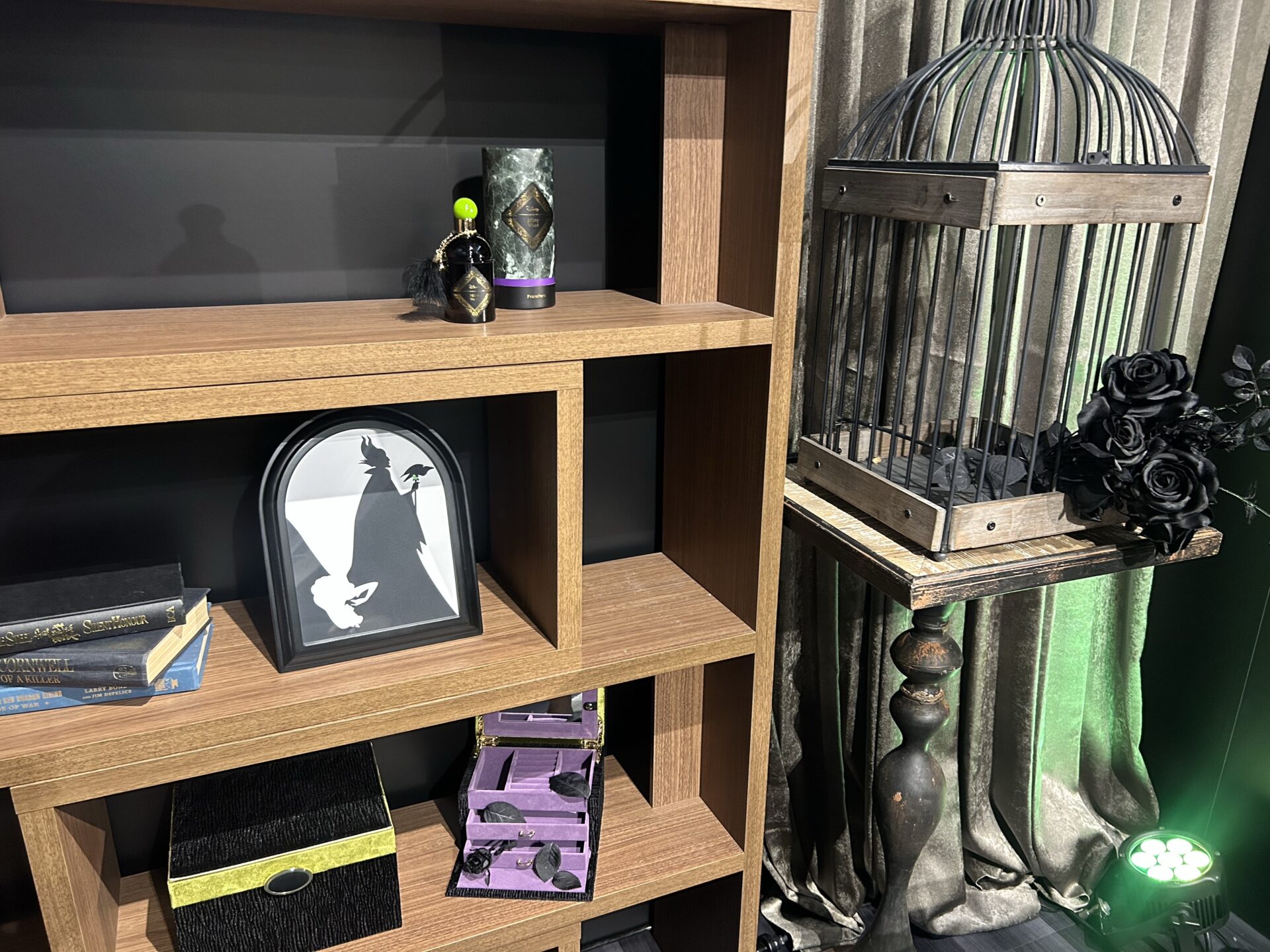 【Francfranc】5人のヴィランズにインスパイアされた『VILLAINS NIGHT ROOM』が期間限定で開催！人気アイテムが当たる ...