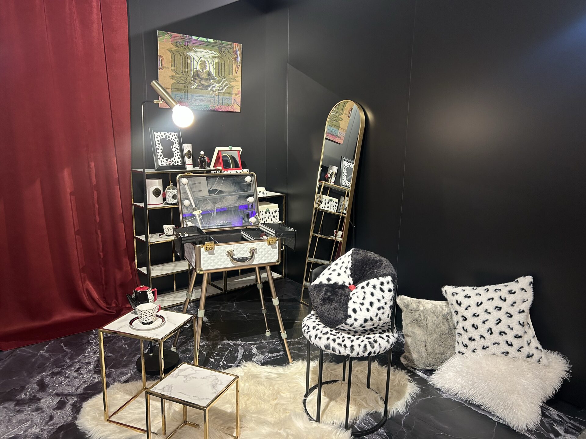 【Francfranc】5人のヴィランズにインスパイアされた『VILLAINS NIGHT ROOM』が期間限定で開催！人気アイテムが当たる ...