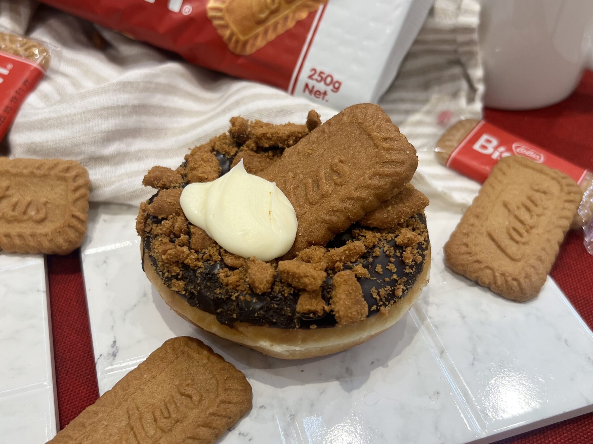 【クリスピー・クリーム・ドーナツ】世界中で愛され続ける「ロータス ビスコフ®」との夢の共演が今年も実現！豪華なブランド同士のコラボレーションドーナツを楽しんで♡ | トレンドお届けメディア ...