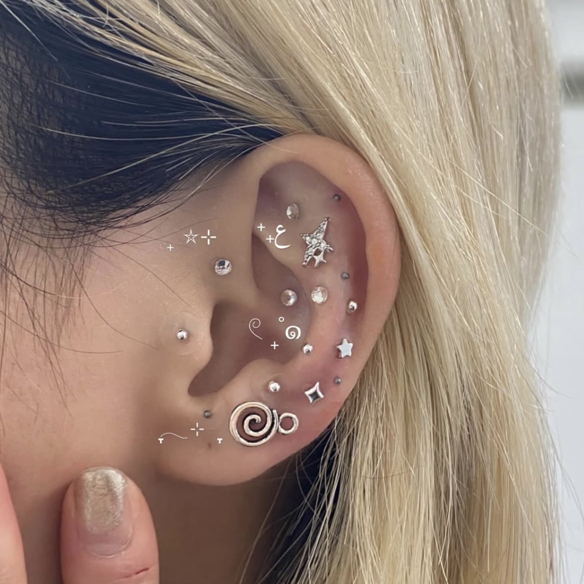 【2025最新トレンド】耳ツボジュエリーって知ってる？おしゃれ×美容効果で話題沸騰中！可愛すぎるデザイン4選も併せてご紹介♡ - トレンドお届けメディア Trepo（トレポ