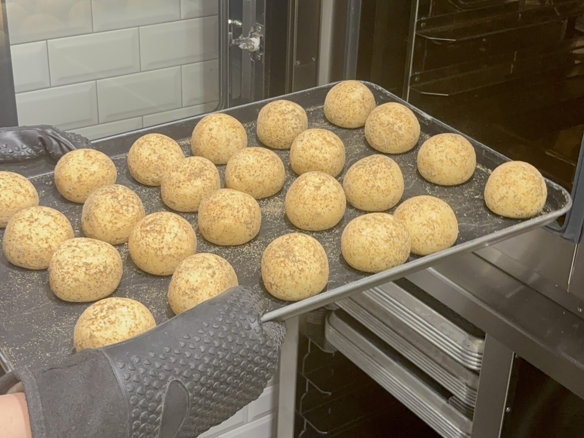 【韓国でバズり中！】最新トレンドスイーツ“カムジャパン”が日本初上陸！横浜「Gamzabatt（カムジャバト）」で話題のじゃがいもパンを食べてみた♡ | トレンドお届けメディア Trepo（トレポ